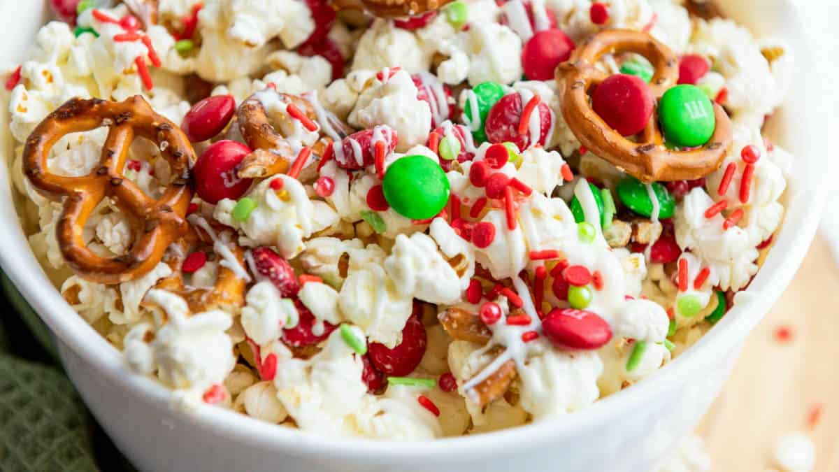 The Easiest Christmas Popcorn: From Prep To Party In 10 Minutes