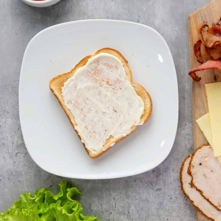 Hearty Chicken Club Sandwich: The Ultimate Midday Fix for Your Work Lunch