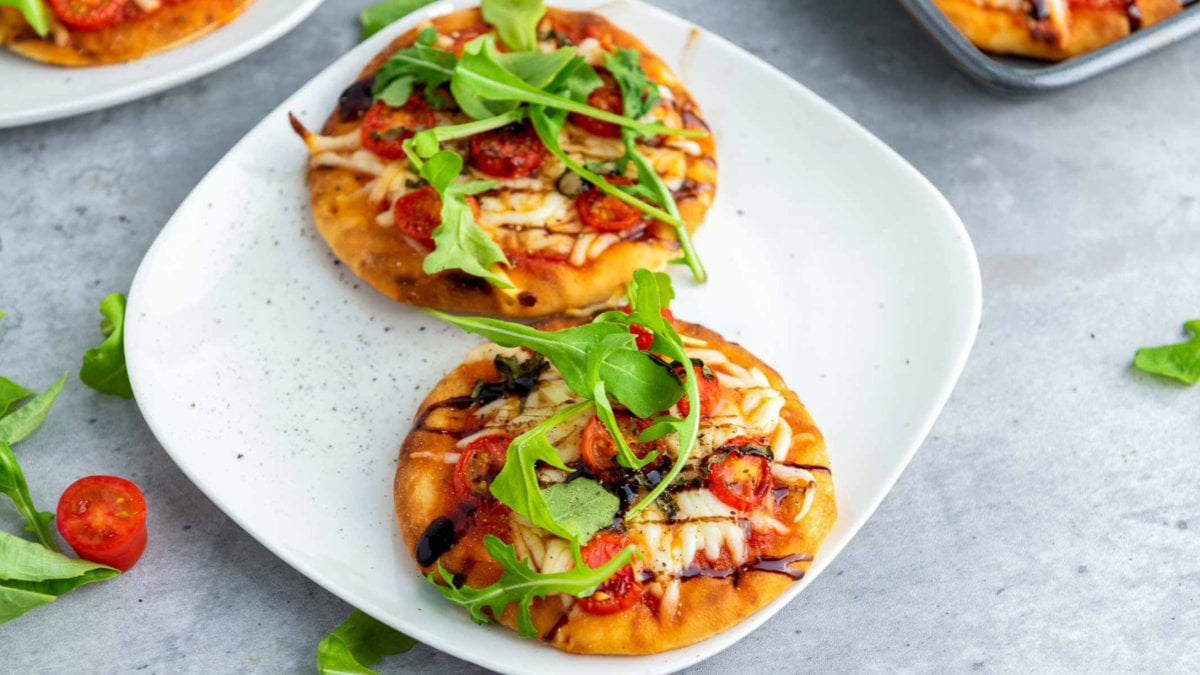 Mini Caprese Pizzas: Bite-Sized Appetizers for Picnics, Parties, or ...
